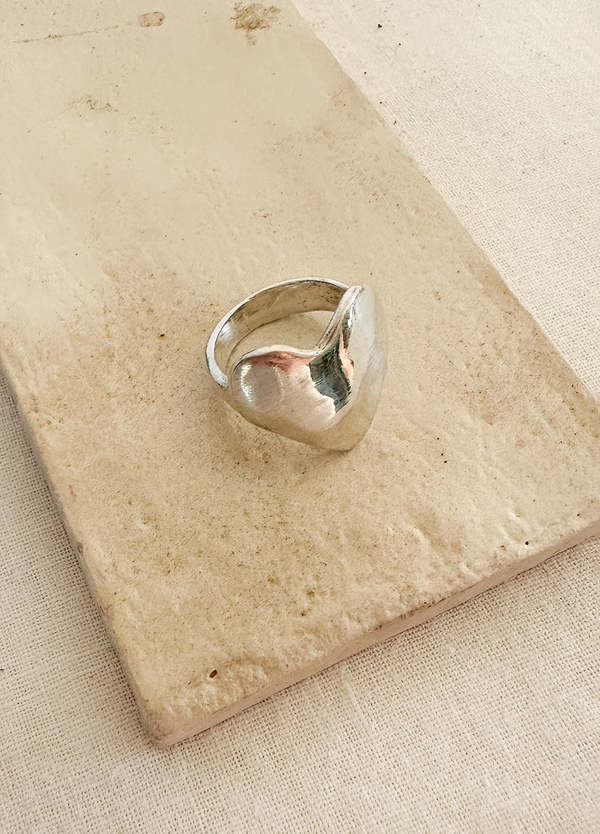 Dea Dia Eros Silver Heart Signet Ring | Garmentory