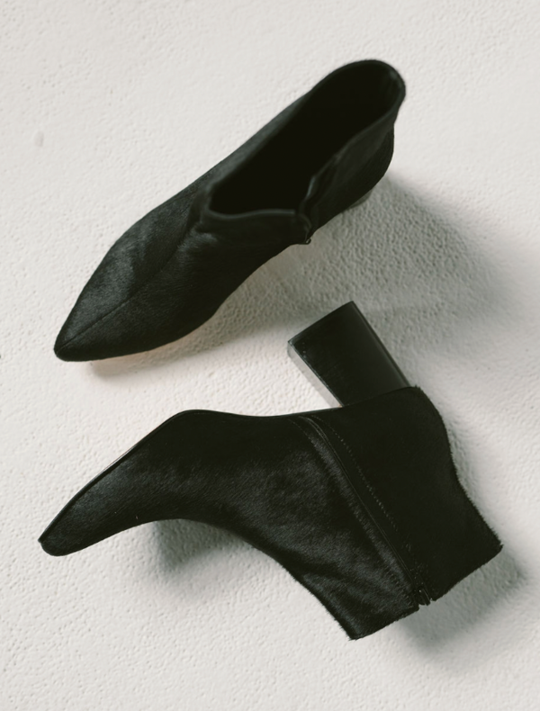 Huma Blanco Vania Calf Hair Boots - Coal | Garmentory
