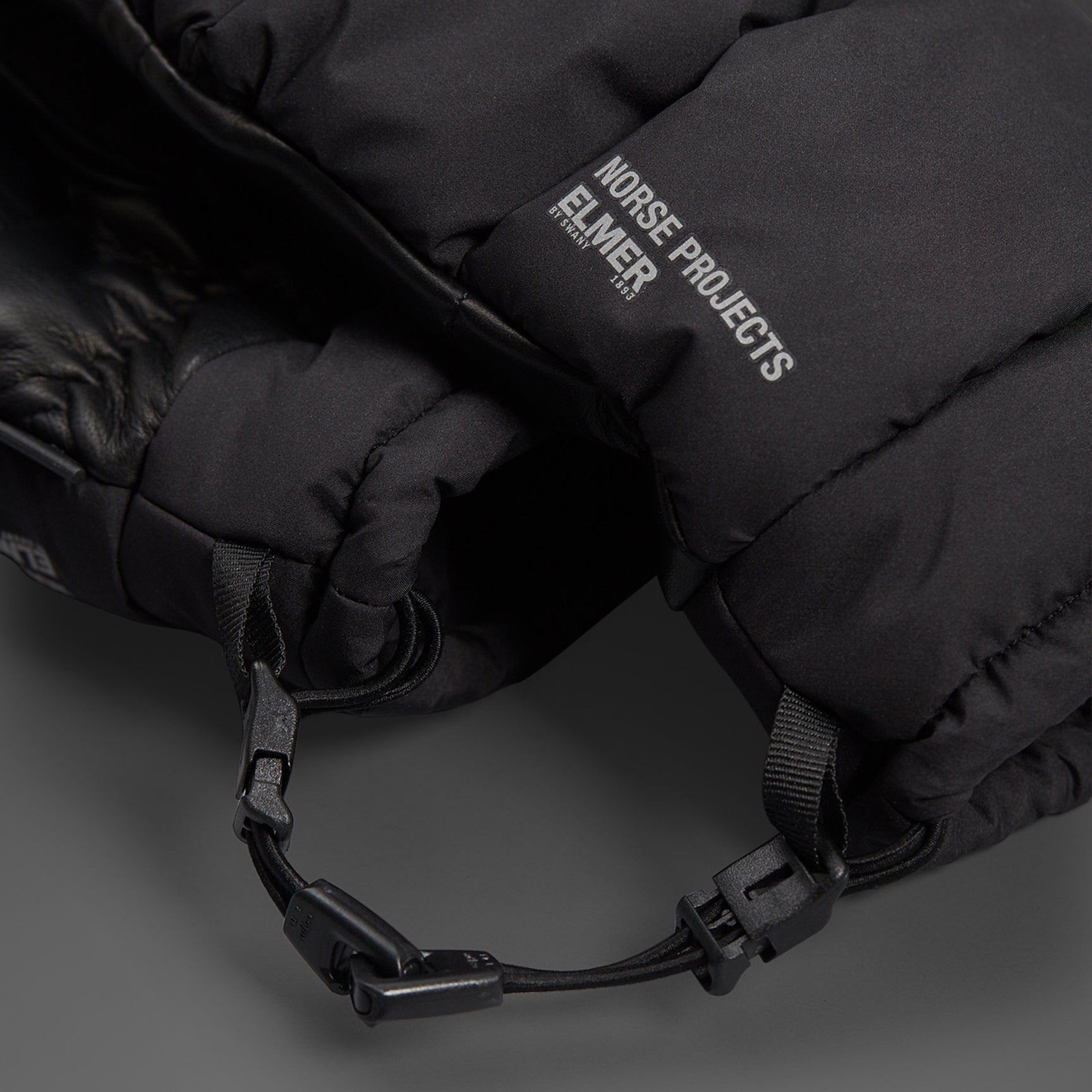 Norse Projects Elmer Pertex Shield Heavy Mitten - Black | Garmentory
