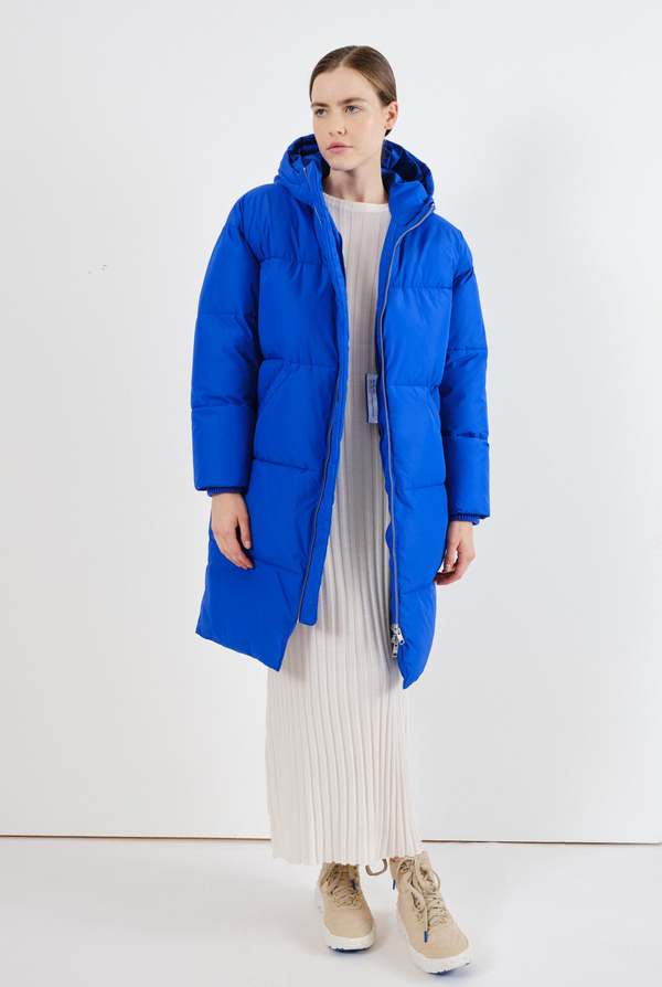 EMbassy Of Bricks and Logs Elphin Puffer coat - Embassy Blue | Garmentory