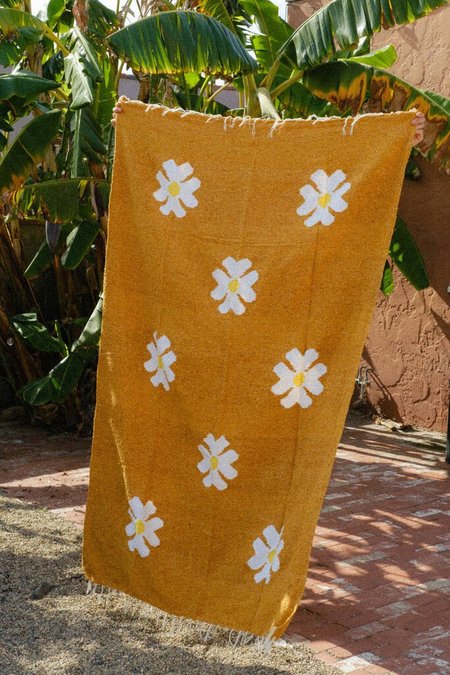 Sundream Heavyweight Checker Throw Blanket - Tan/Cream | Garmentory