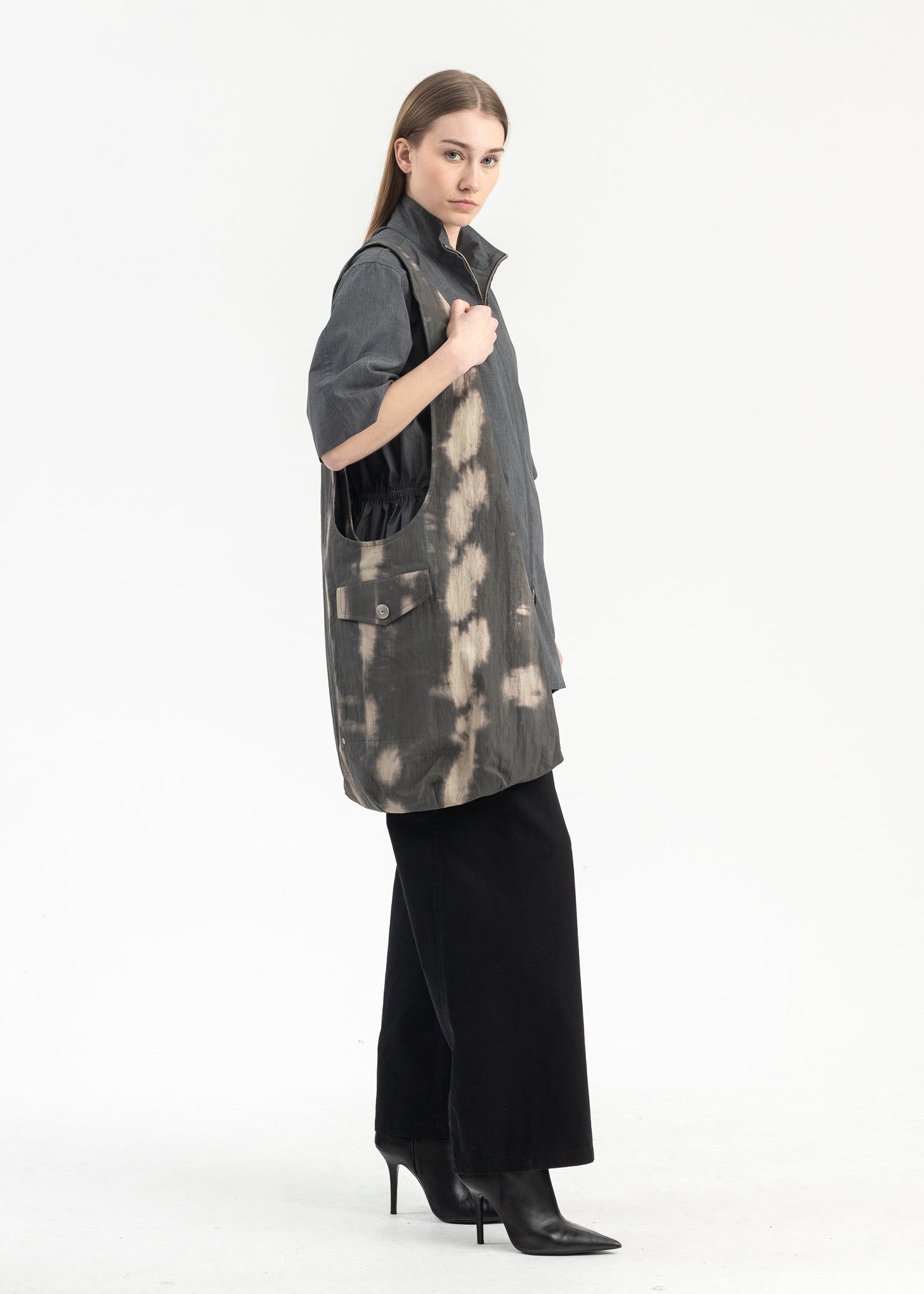 Omar Afridi VENTUS PRINT BODY SHOULDER BAG - Multi | Garmentory