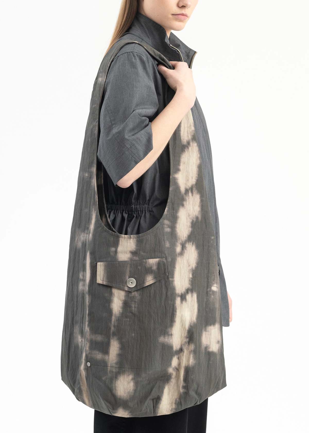 Omar Afridi VENTUS PRINT BODY SHOULDER BAG - Multi | Garmentory