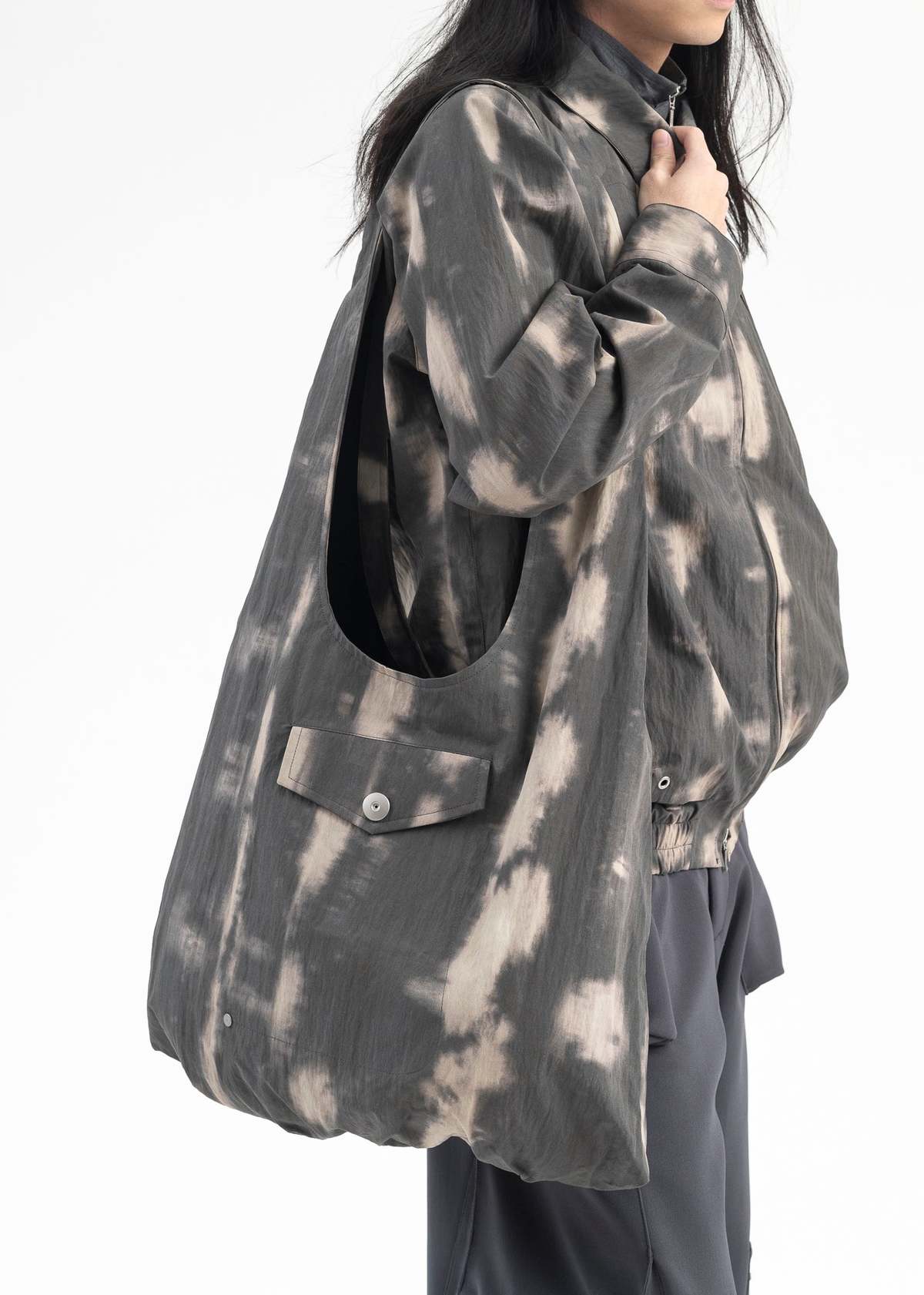 Omar Afridi VENTUS PRINT BODY SHOULDER BAG - Multi | Garmentory