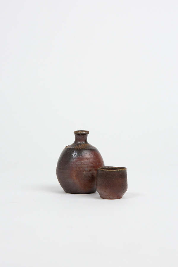 Erica Tanov Fujiwara Toshin Bizen Yohen Shuki sake bottle and cup set ...