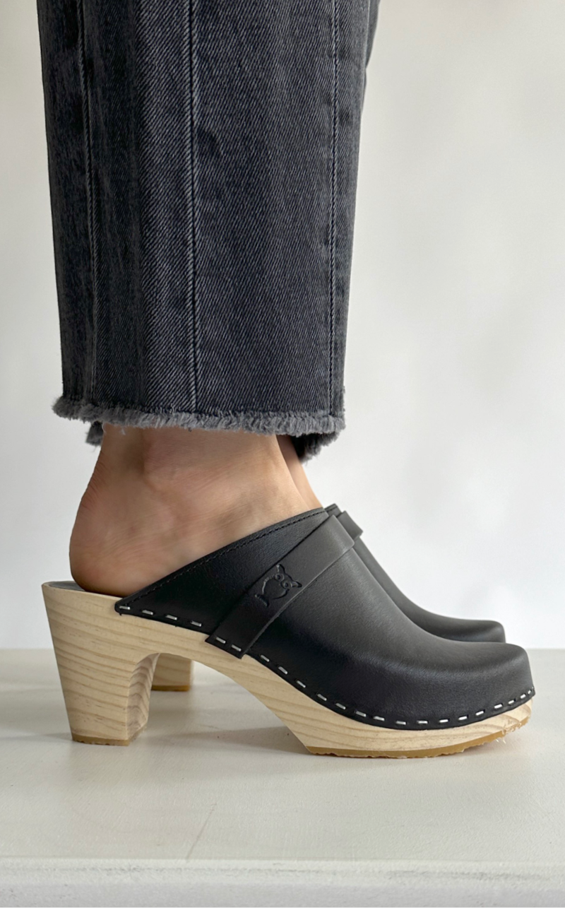 Sandgrens Maya Classic Clog Mule - Black | Garmentory