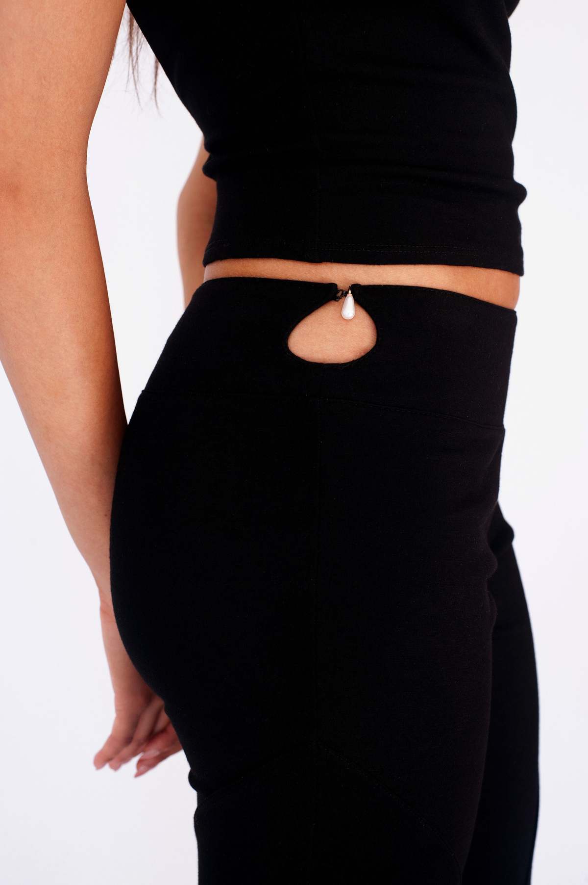 Danielle Laraque Jessica Ruffle Capri - Black | Garmentory