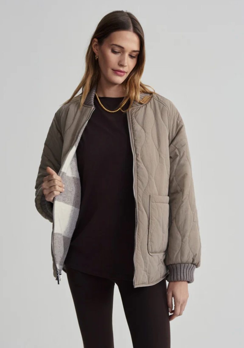 Varley Reno Reversible Quilt Jacket - Fungi | Garmentory