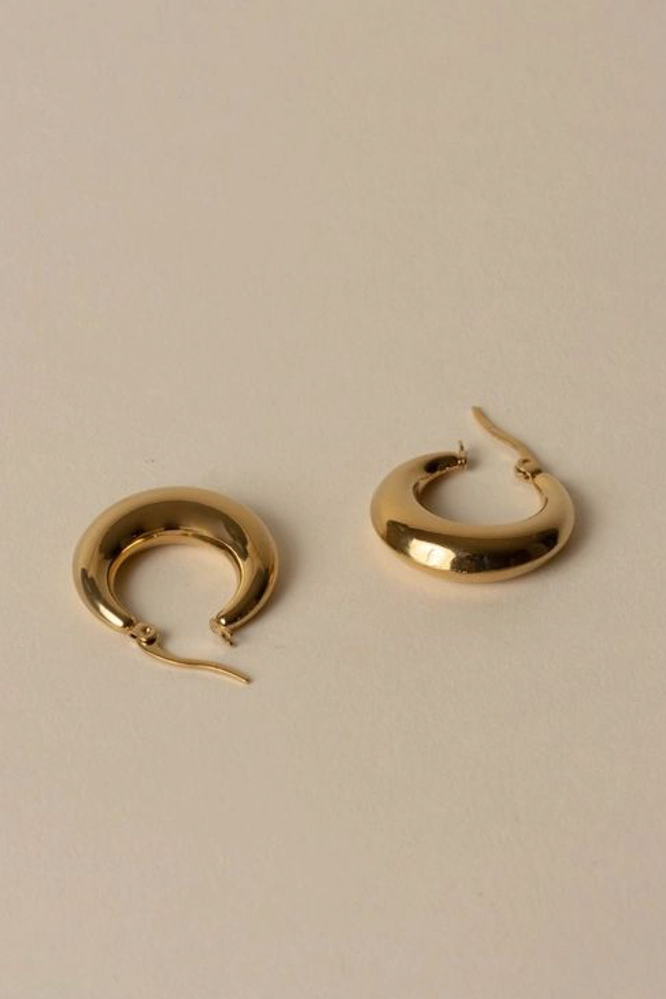 Hunter & Hare Thick Hoops - Gold | Garmentory