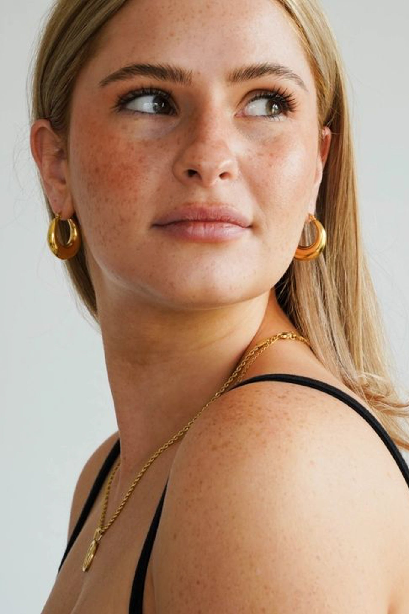 Hunter & Hare Thick Hoops - Gold | Garmentory