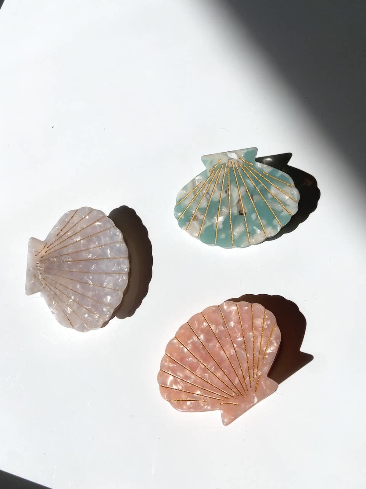 Solar Eclipse Mermaid Shell Hand-Painted Hair Claw Clip - Pearl ...