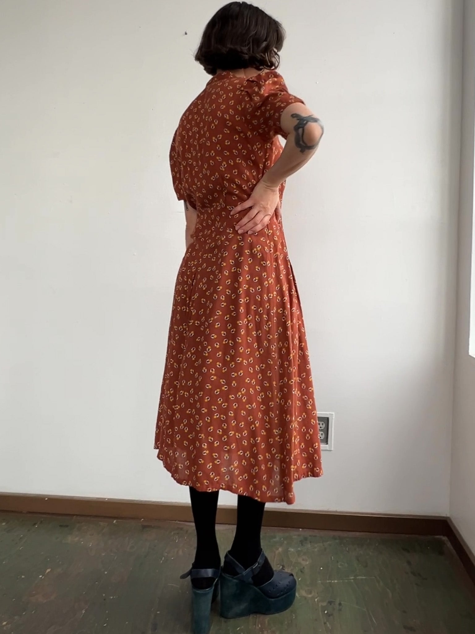 Vintage Cinnamon 1940s Print Dress - Cinnamon | Garmentory