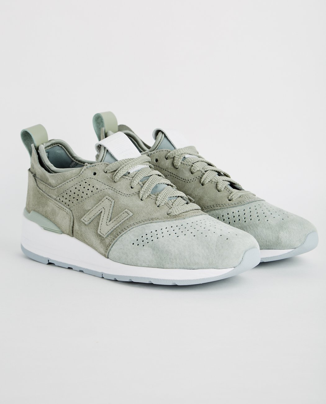 New Balance 997 PIG SKIN SUEDE SILVER - SILVER | Garmentory