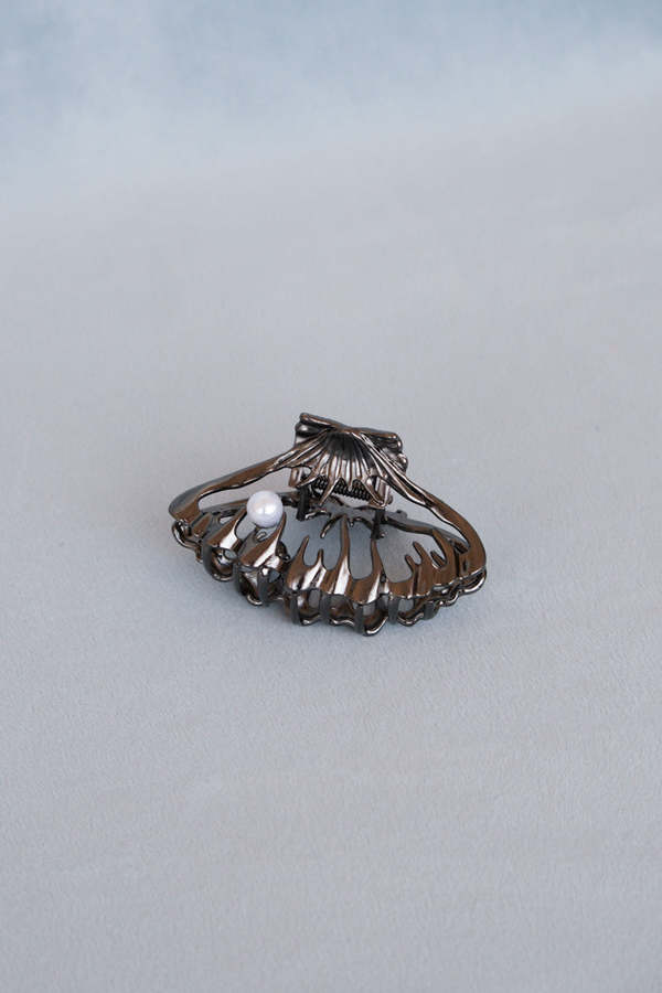 Pipe & Row Pearl Metal Claw | Garmentory