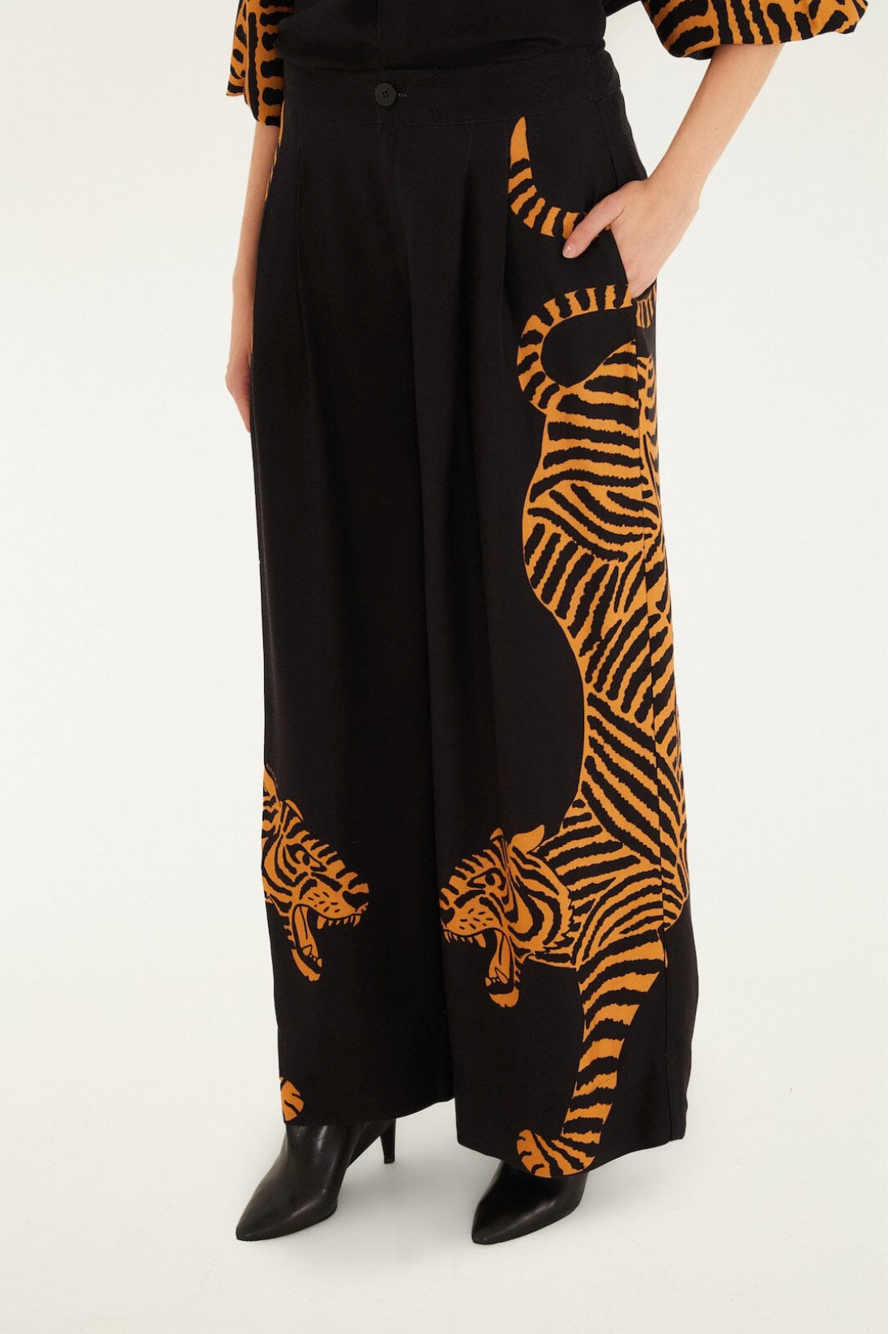 Farm Rio Black Tiger Pants | Garmentory