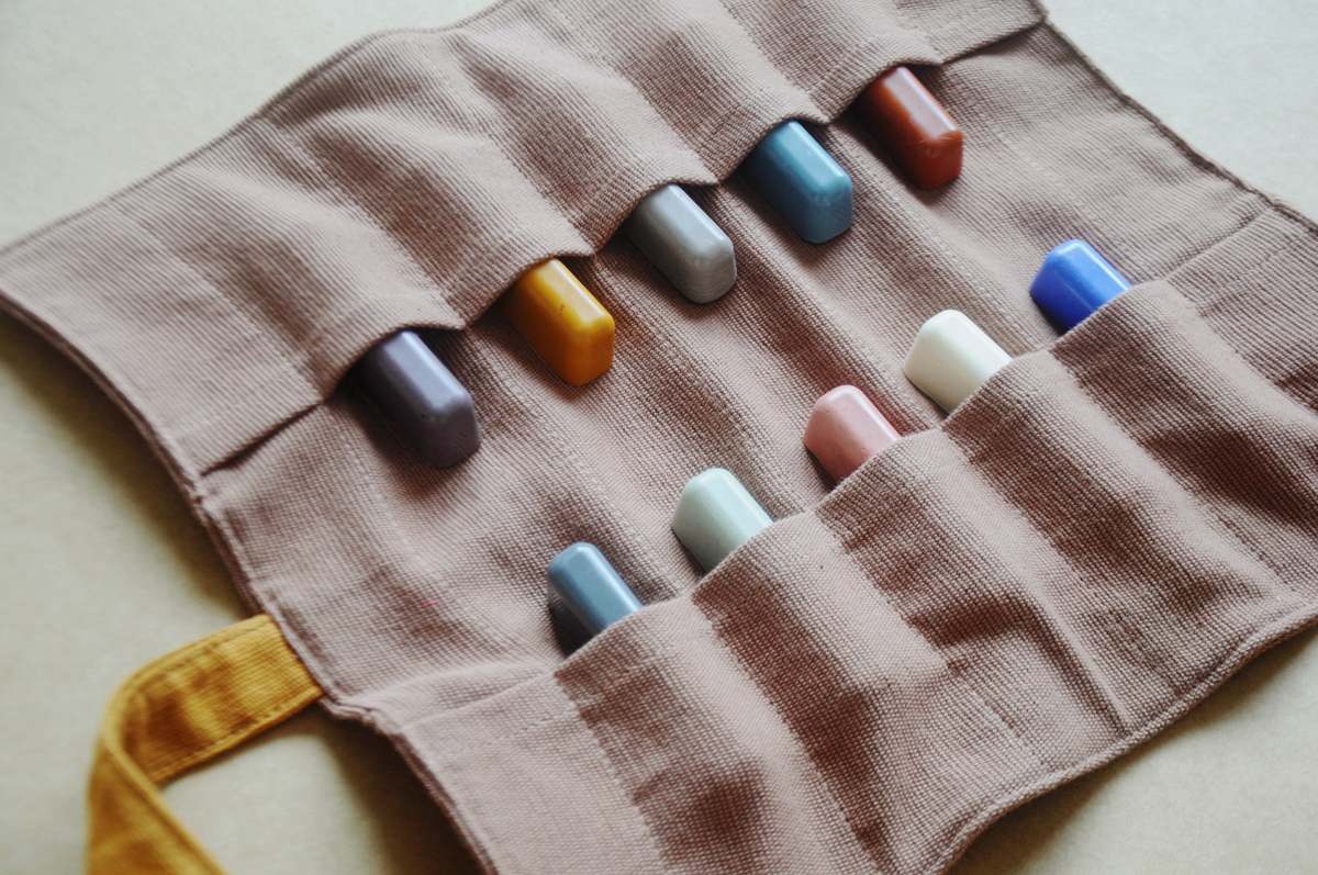 Smilogy Toddler Beeswax Crayon Fingers in a Crayon Roll, Set of 10 ...