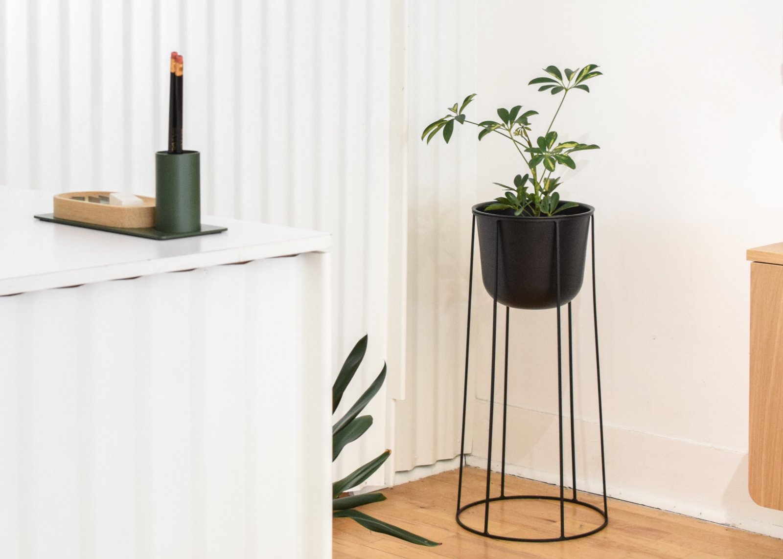 Menu Wire Base + Wire Pot planter | Garmentory