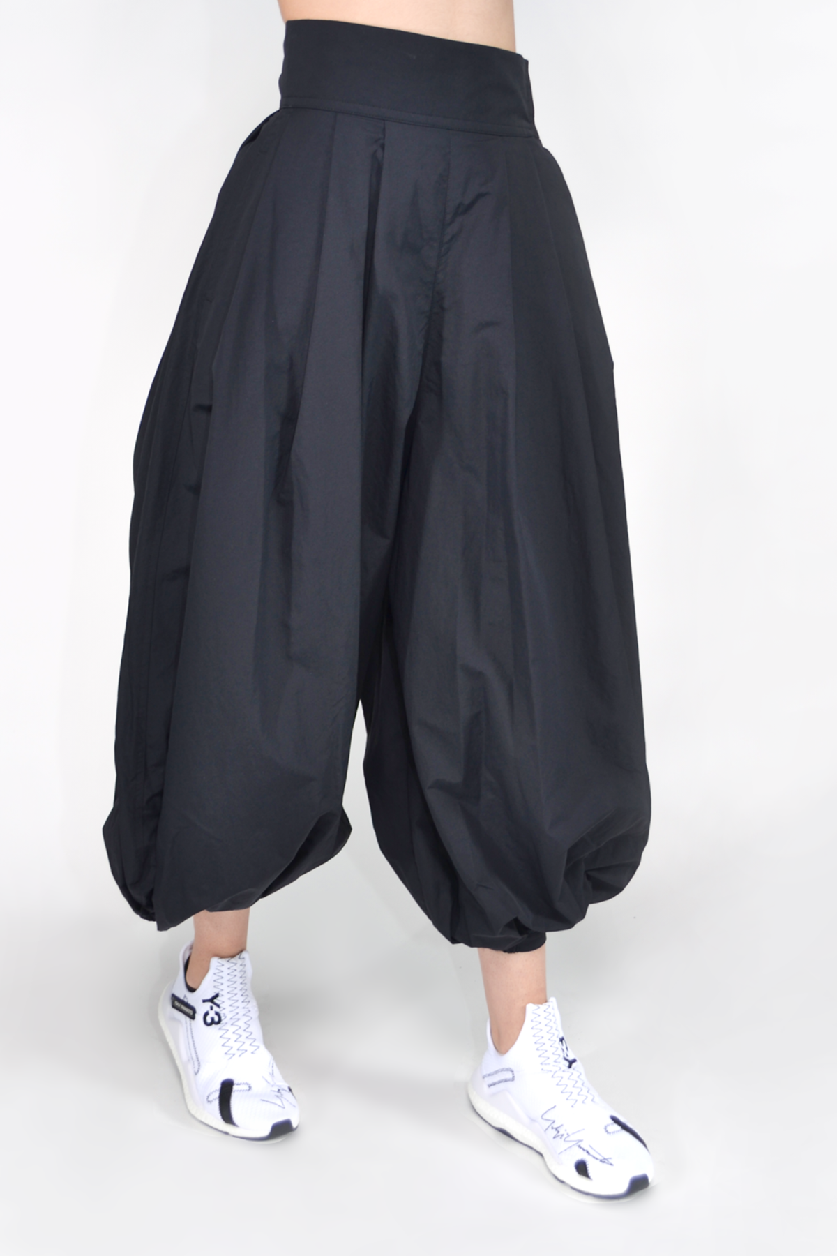TOGA ARCHIVES Pleated Balloon Pant - Black | Garmentory
