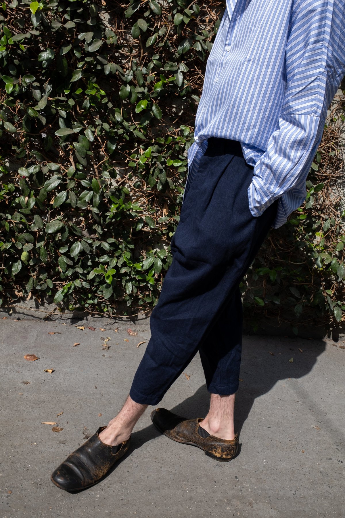 Casey Casey Wool Linen Basic Pleated Court Pant - Navy | Garmentory