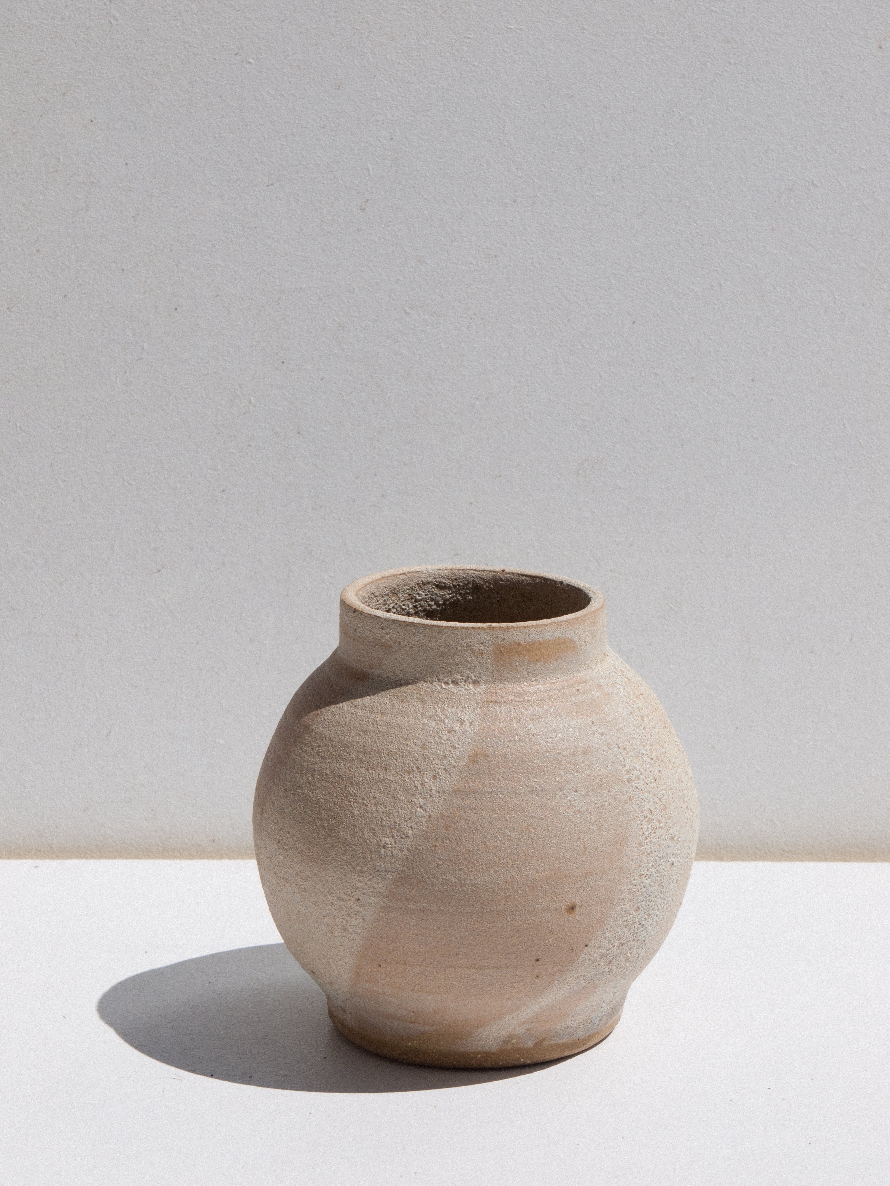 Asobimasu Clay Moon Vase | Garmentory