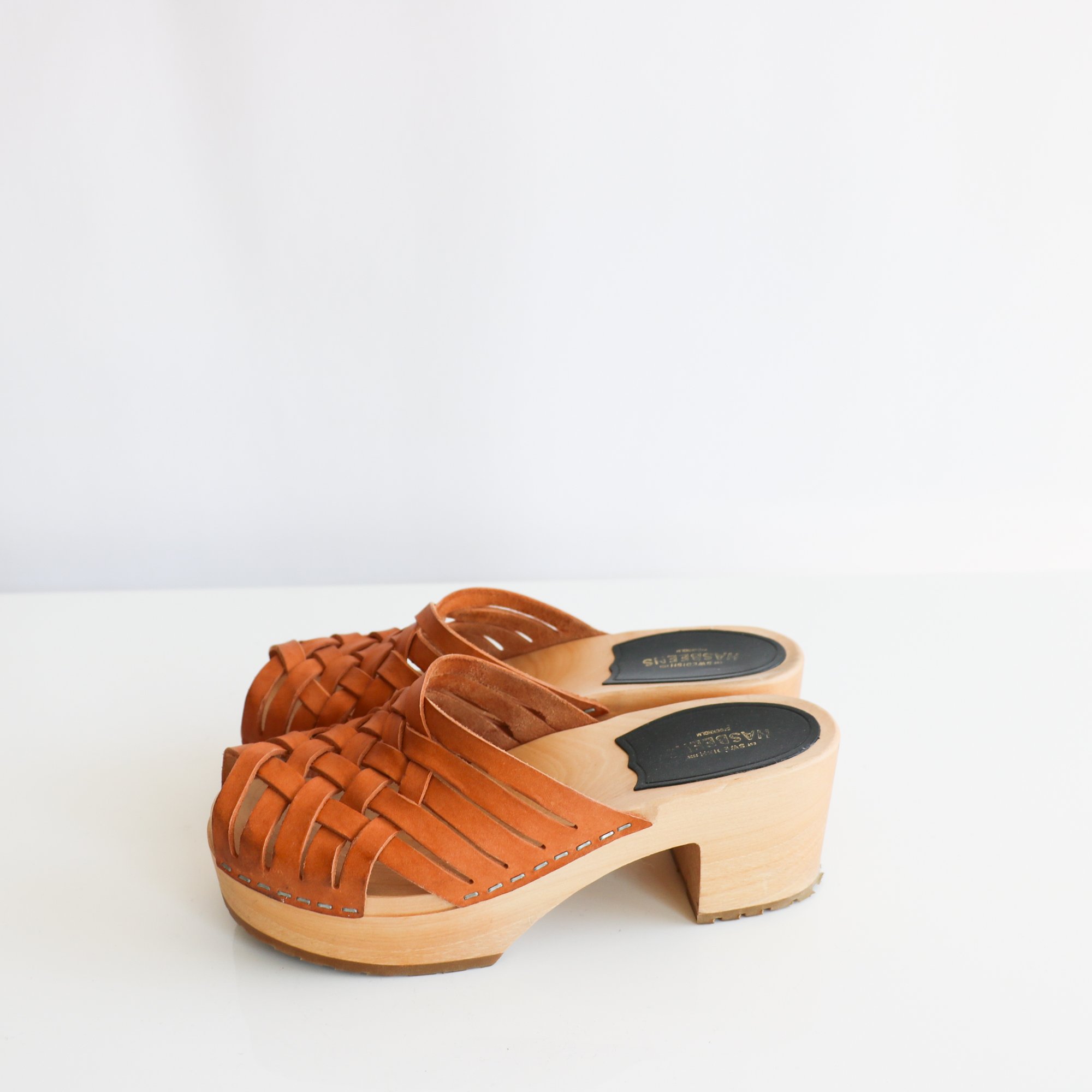 [pre-loved] Swedish Hasbeens Leather Clogs - Tan | Garmentory