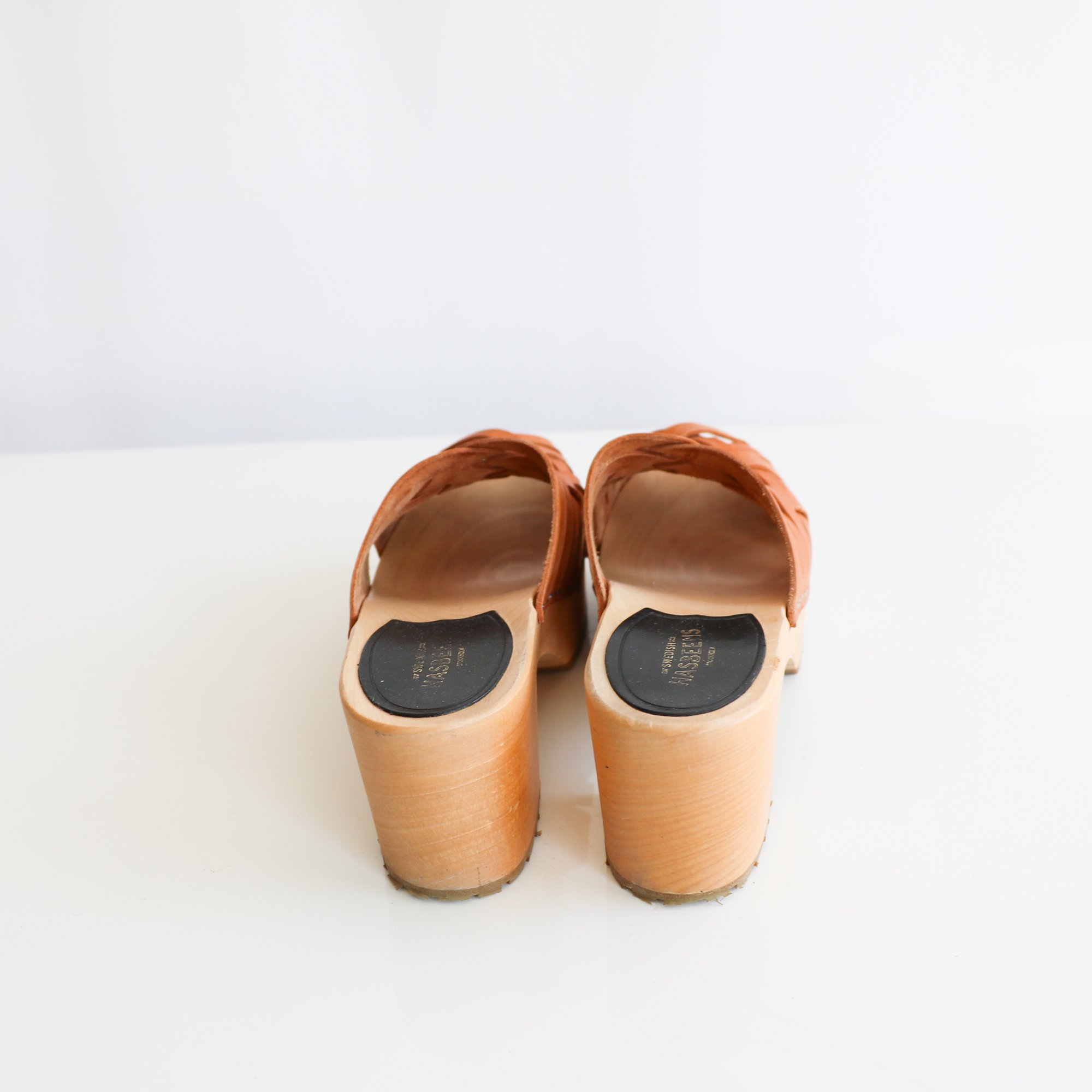[pre-loved] Swedish Hasbeens Leather Clogs - Tan | Garmentory