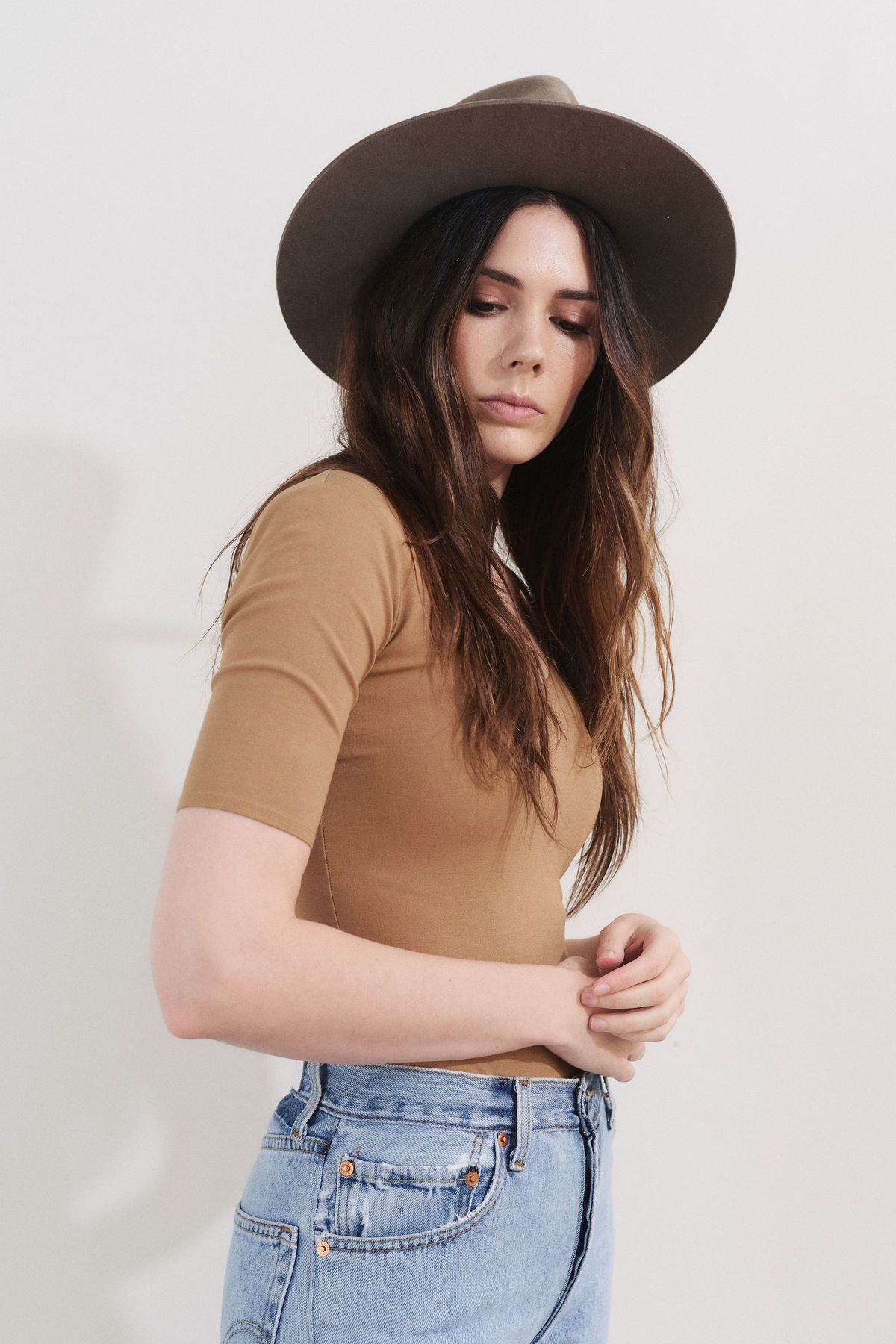 JANESSA LEONÉ ALARA HAT - Dark Sand Stiffened Wool | Garmentory