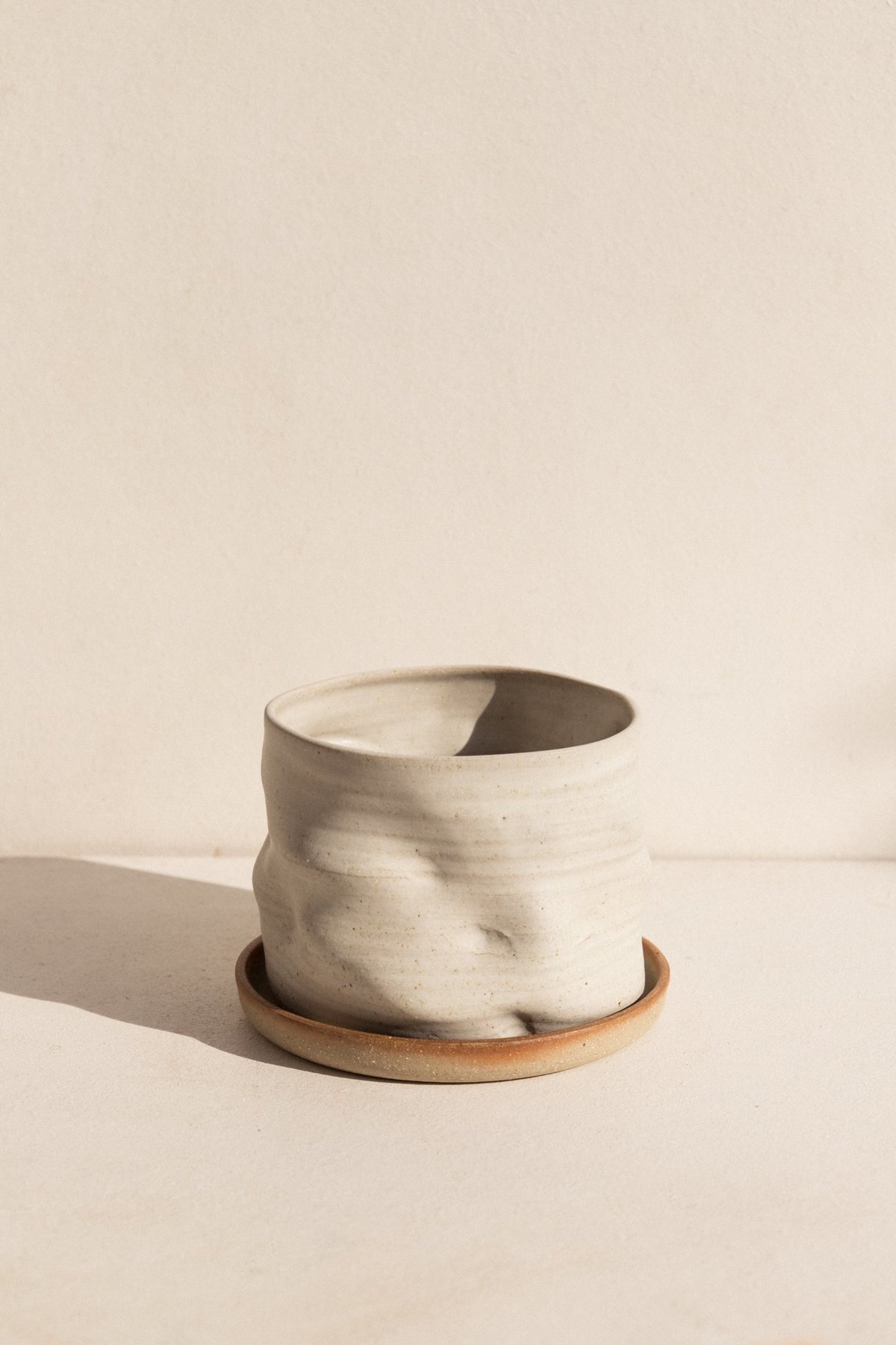 Asobimasu Clay Kyokusen Planter - Ivory | Garmentory