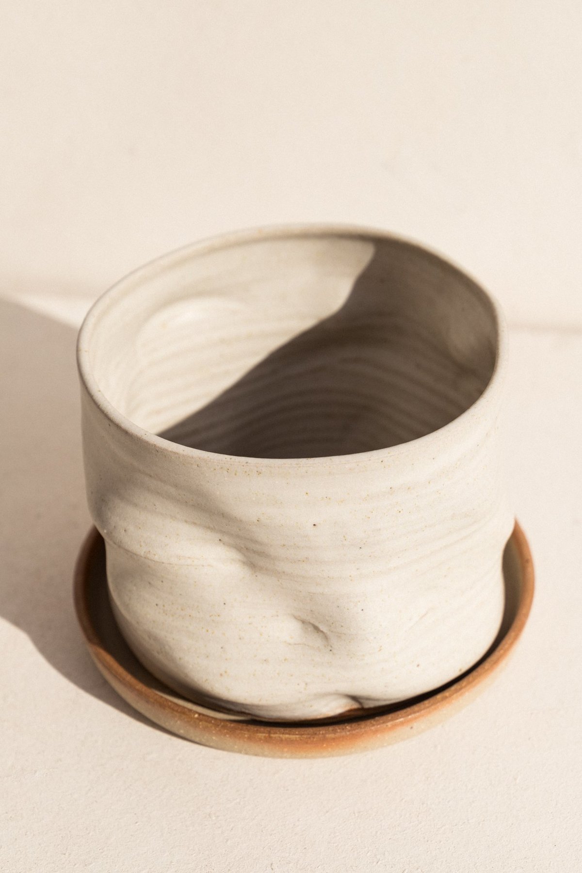 Asobimasu Clay Kyokusen Planter - Ivory | Garmentory