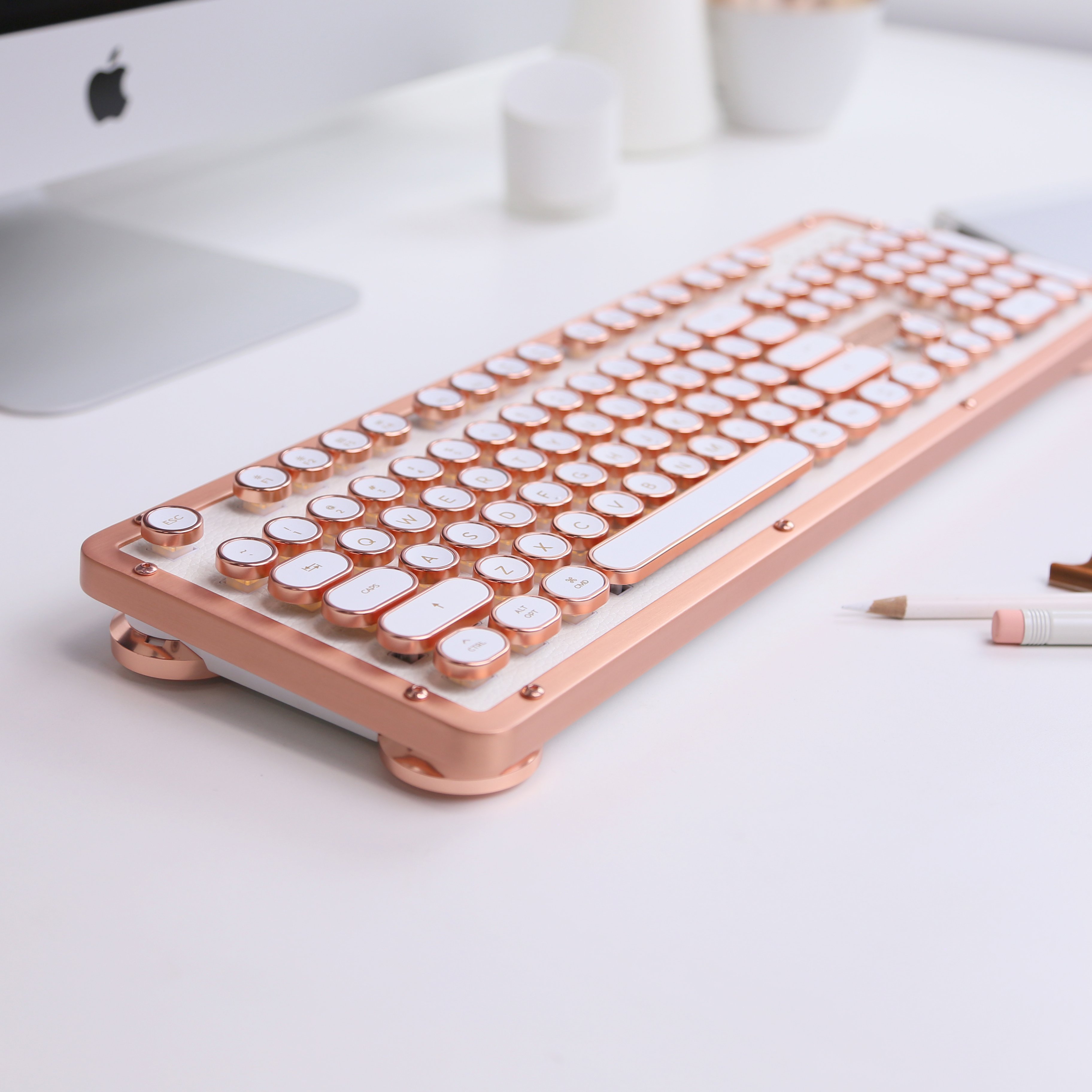 Poketo Azio Retro Classic Keyboard - White | Garmentory