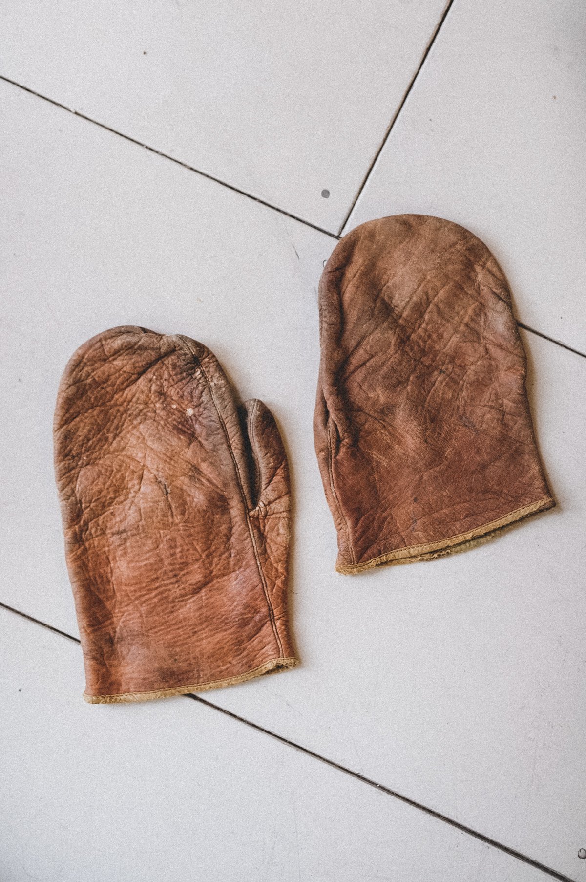 VINTAGE LEATHER MITTENS | Garmentory