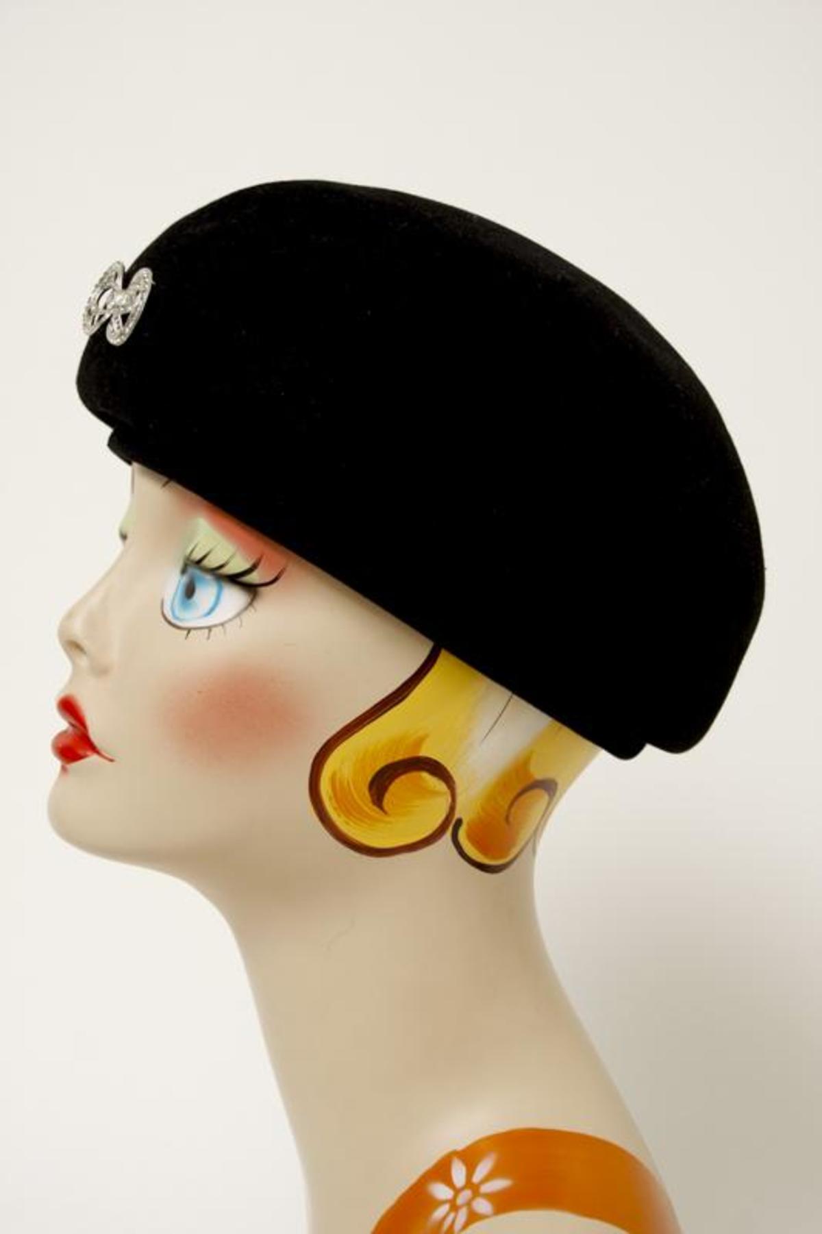 VINTAGE FRENCH FELTED BERET - black | Garmentory