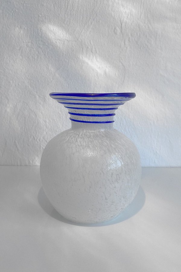 Mottled White Swirl Glass Vase | Garmentory
