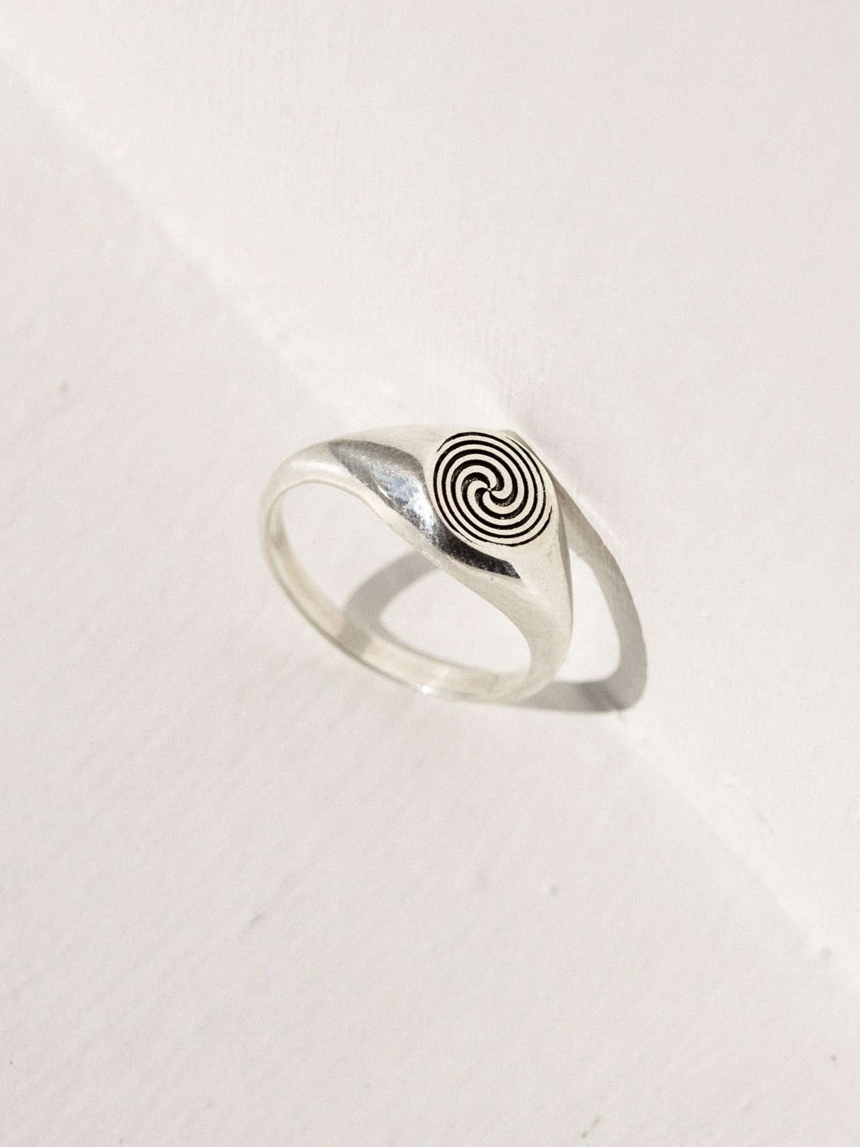 Gilbert Hypnosis Ring - Silver | Garmentory