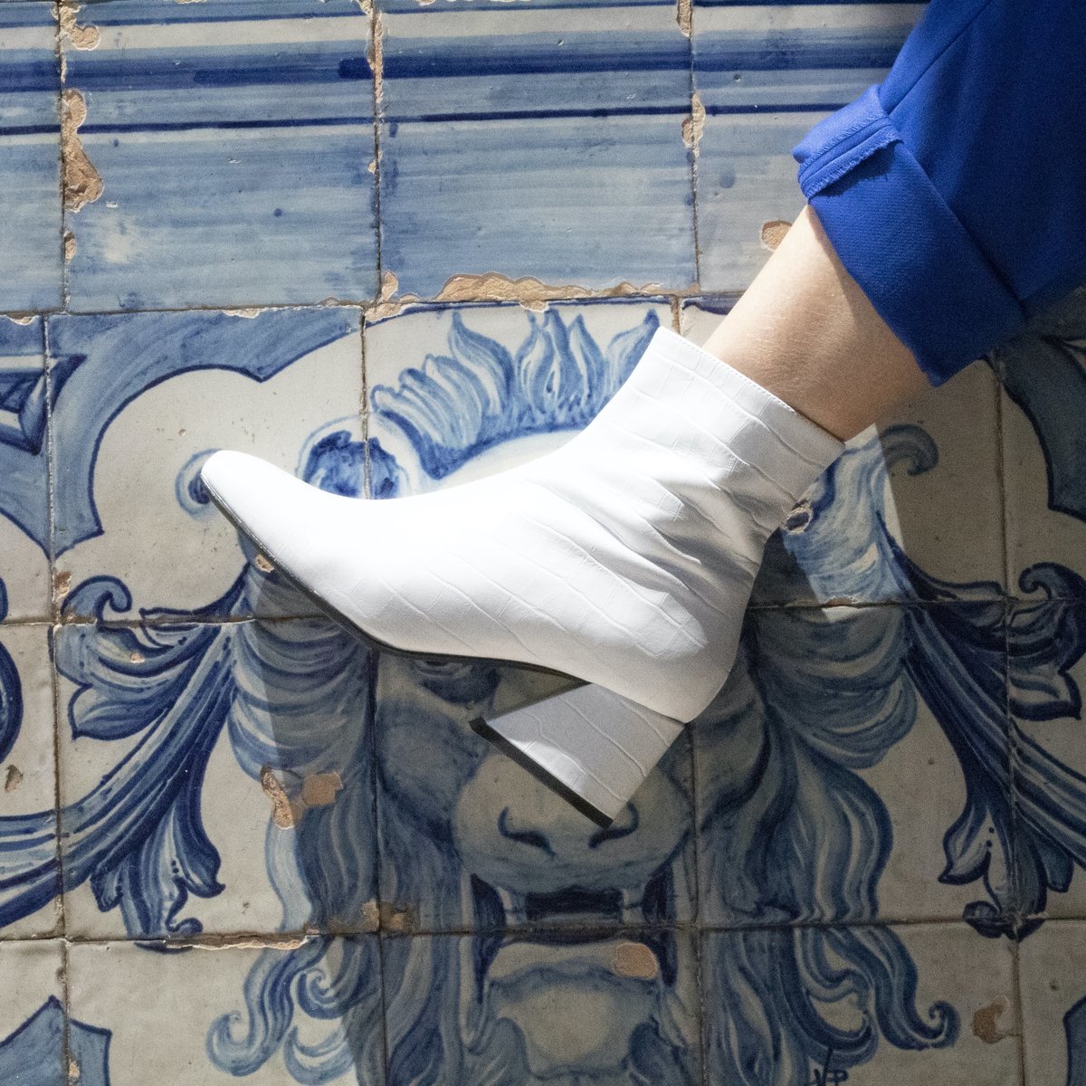 || SAMPLE SALE || DORIC - White Leather Square Toe Boots | Garmentory