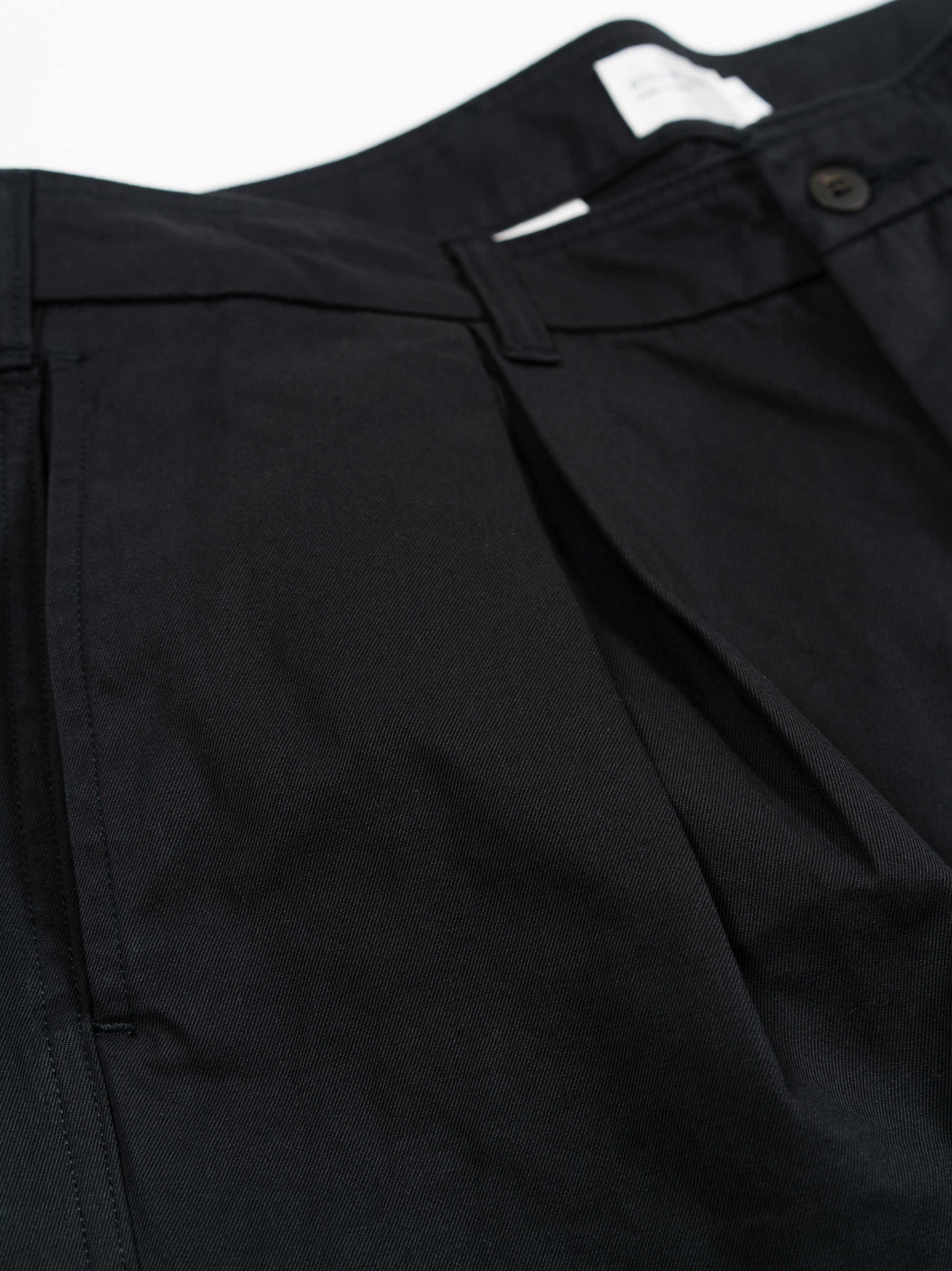 Still By Hand Inverted Box Pleat Pants - Black | Garmentory