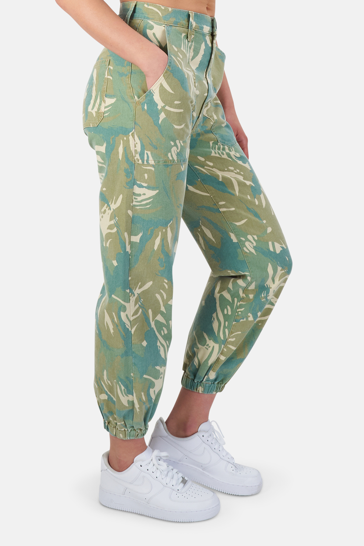 Mother Denim Wrapper Patch Springy Ankle Jeans - Tropical Camo | Garmentory