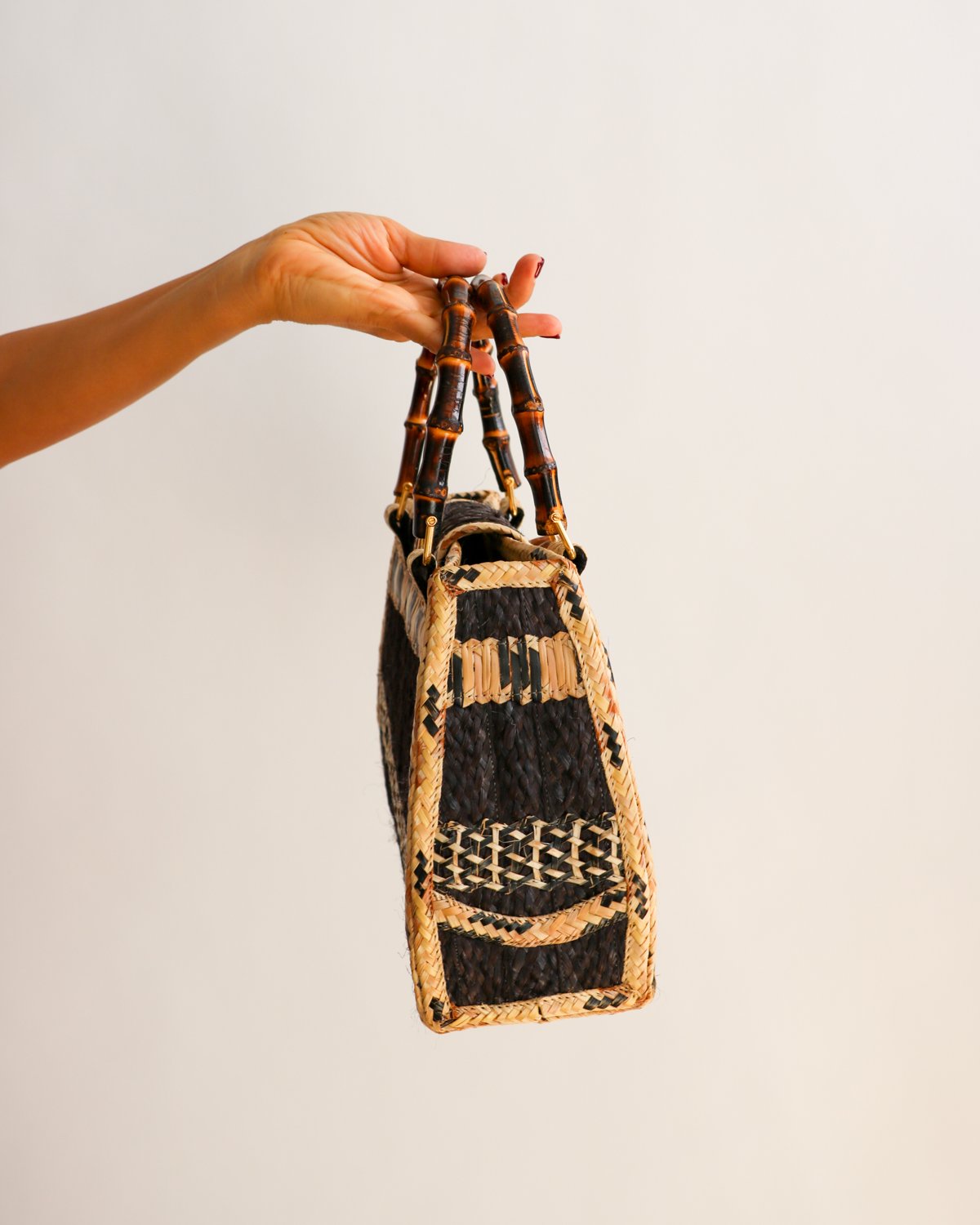 Vintage Harl Taylor Straw Handbag - Beige/Black | Garmentory