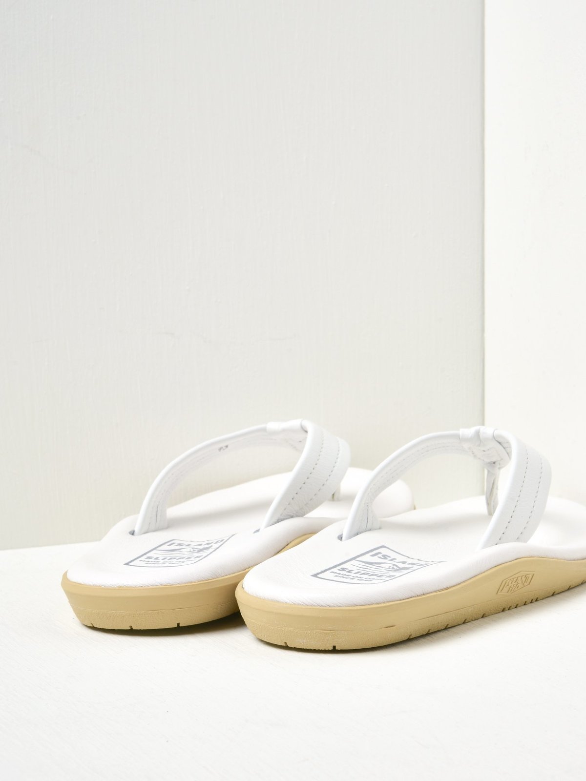 ISLAND SLIPPER CLASSIC LEATHER SHOES - WHITE | Garmentory