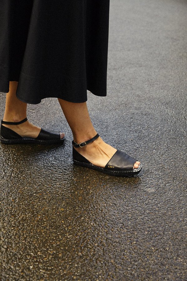 Act Series Berlin Avarca shoes - Black | Garmentory