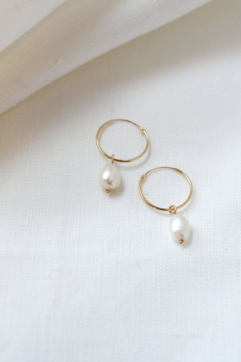 Wild Fawn Pearl Hoops - 9ct Gold | Garmentory