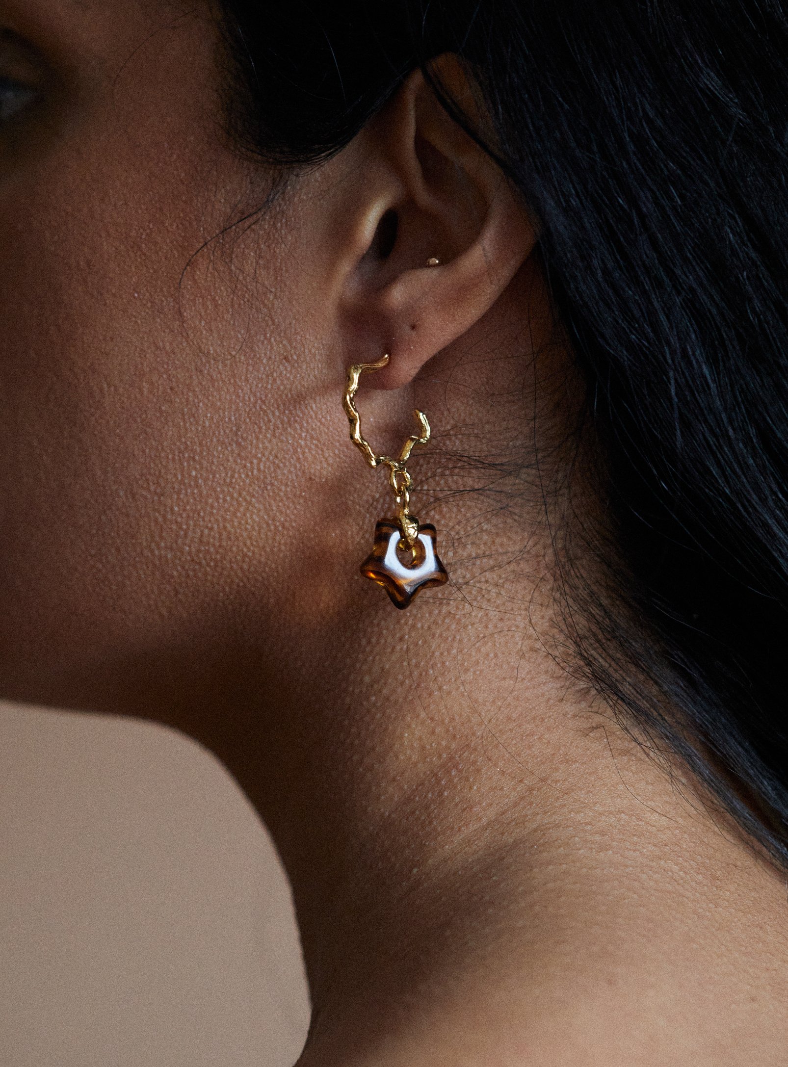PAR ICI Jewellery Juicy Wavy Hoop Drops - Peach Heart | Garmentory