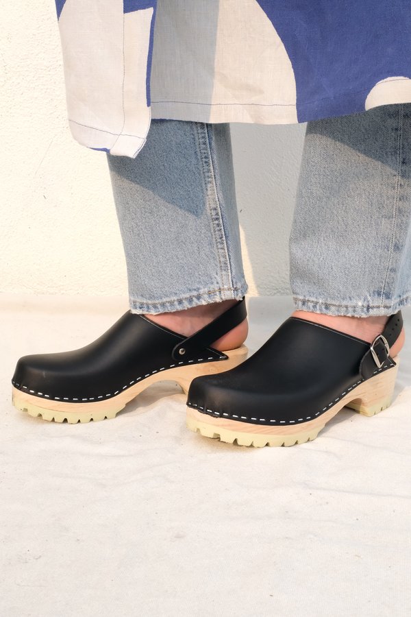 Lotta Classic Tractor Sole Clog - Black | Garmentory