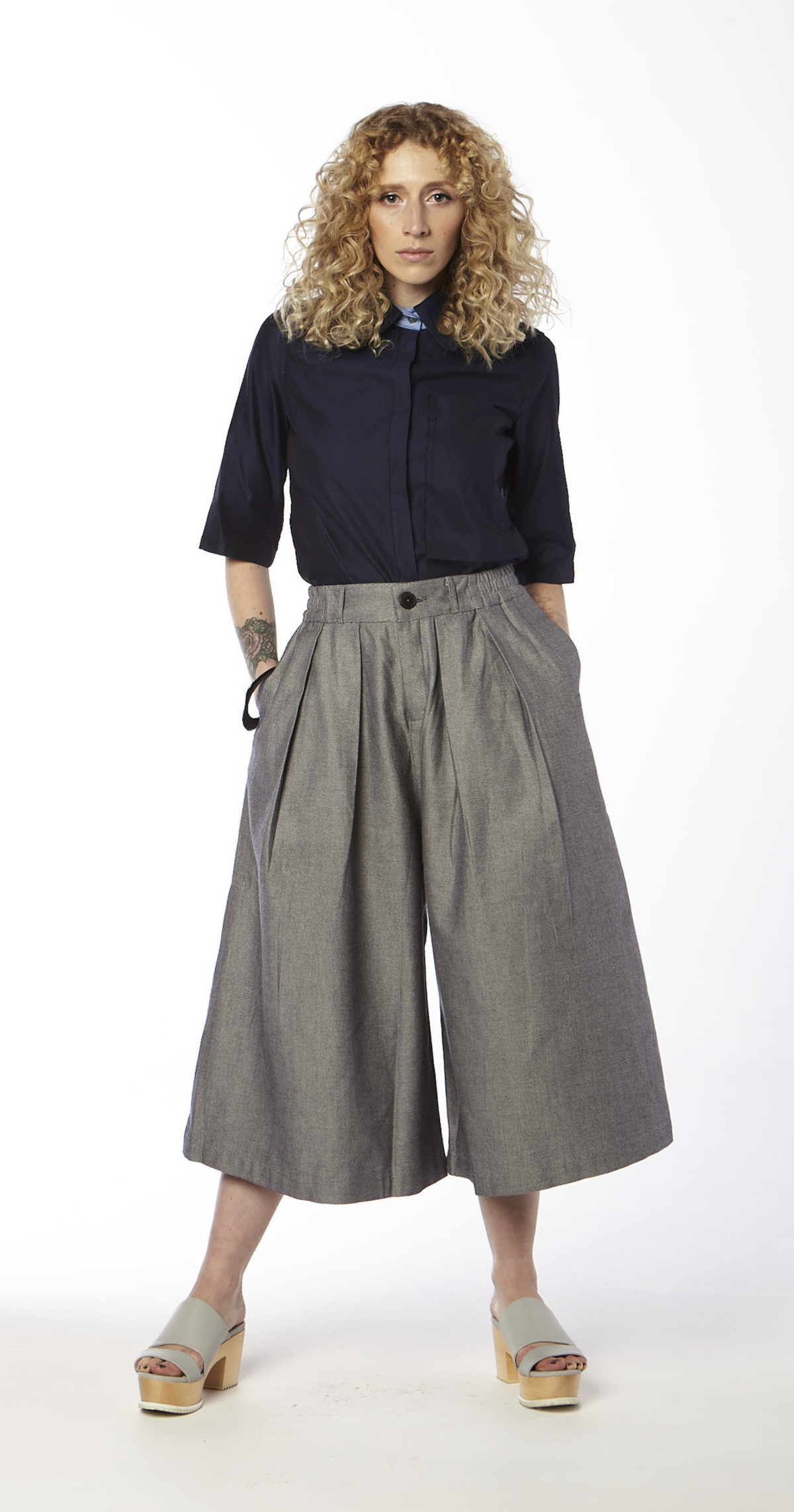 Jennifer Chun Cutaway Collar Short Sleeve Oxford || - Navy/Oxford Blue | Garmentory