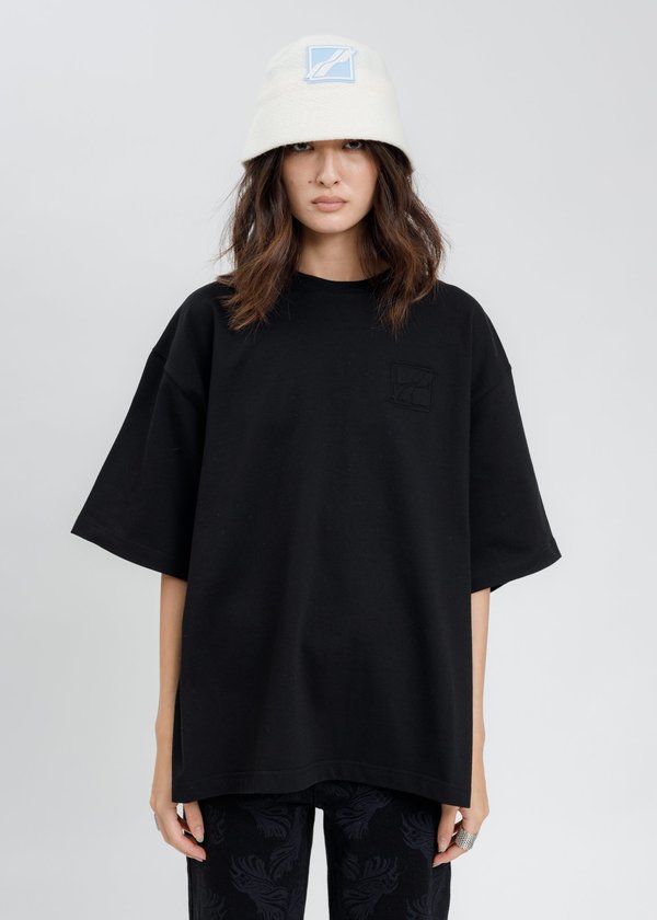 we11done Simple Logo T-Shirt - Black | Garmentory