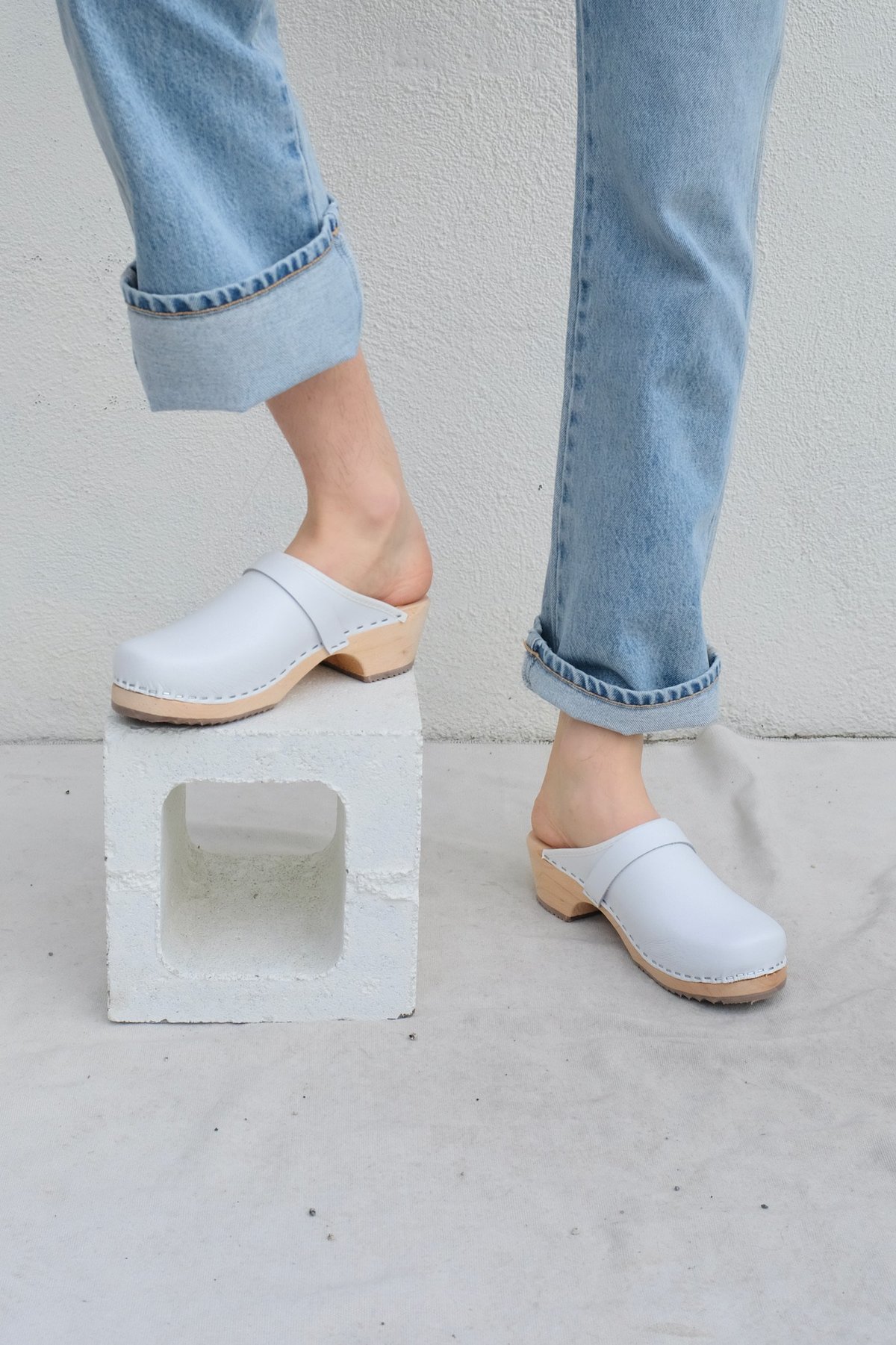 Lotta Classic Clogs - White | Garmentory