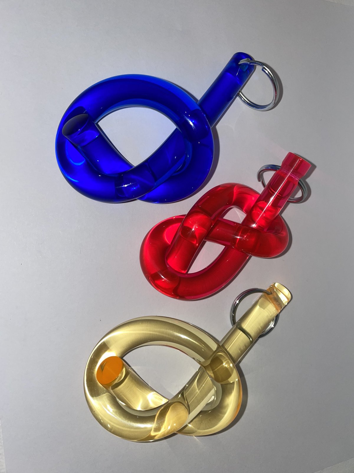 LUCITE FIGURE EIGHT KEYCHAIN | Garmentory