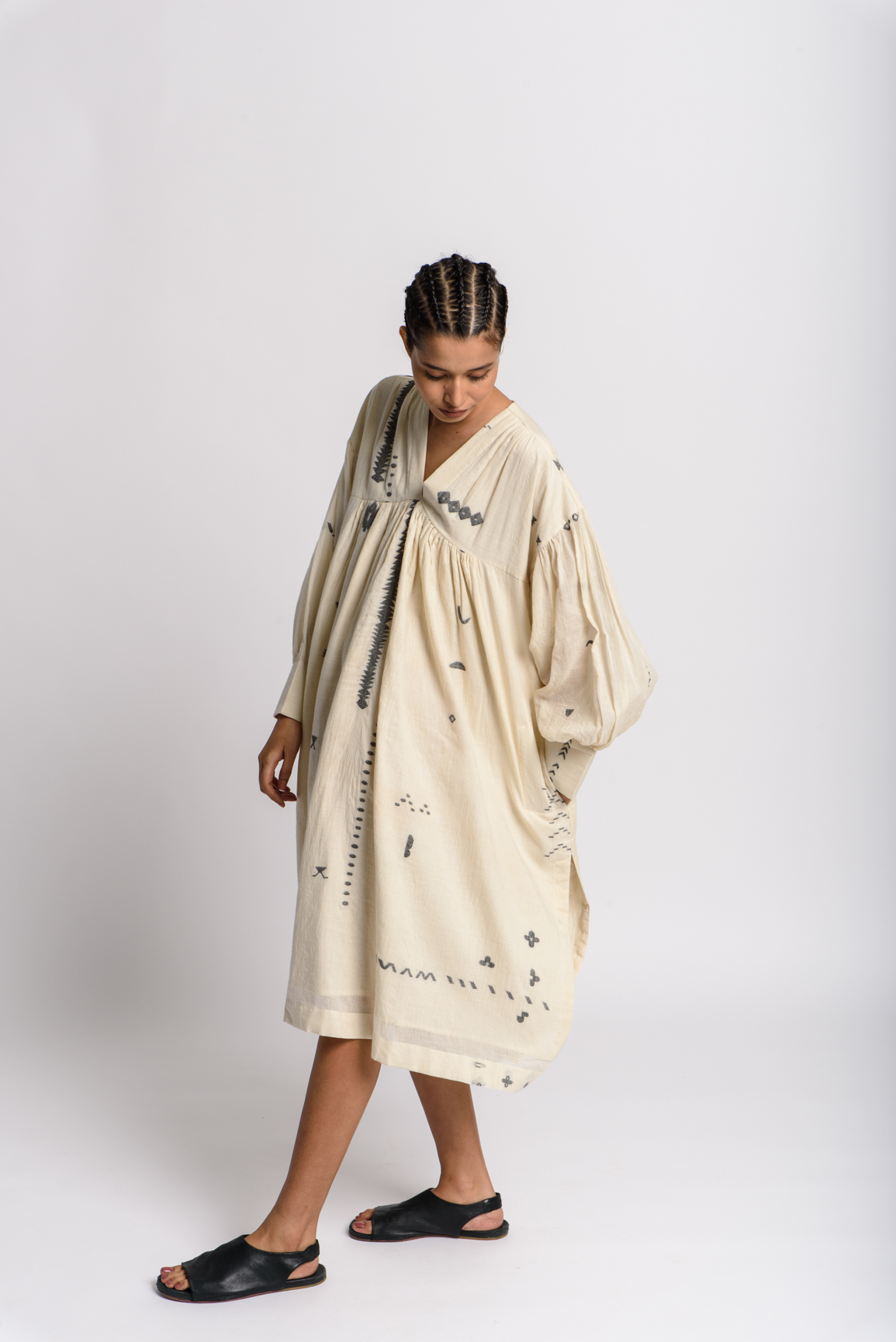 Abstract jamdani gathered dress-White | Garmentory