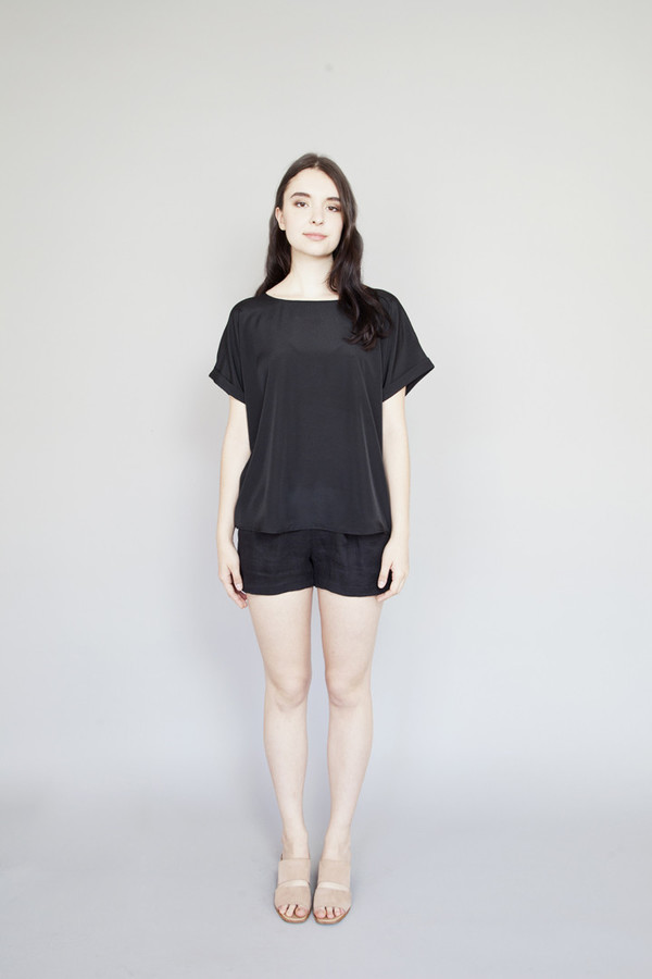Sara Duke – Your Favourite Shirt Classic Black | Garmentory
