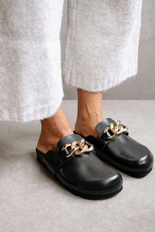 Alohas Fireplace Chain Leather Clogs - Black | Garmentory